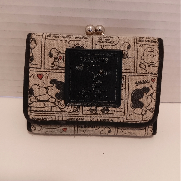 Peanuts | Bags | Euc Peanuts Kiss Lock Small Wallet | Poshmark